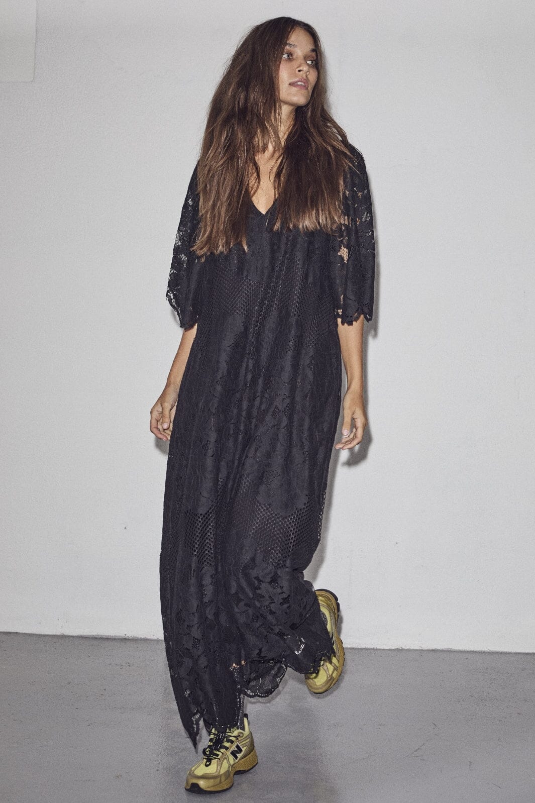 Haute L'Amitié - Curvey Lace Hem Dress HL10009 - Black