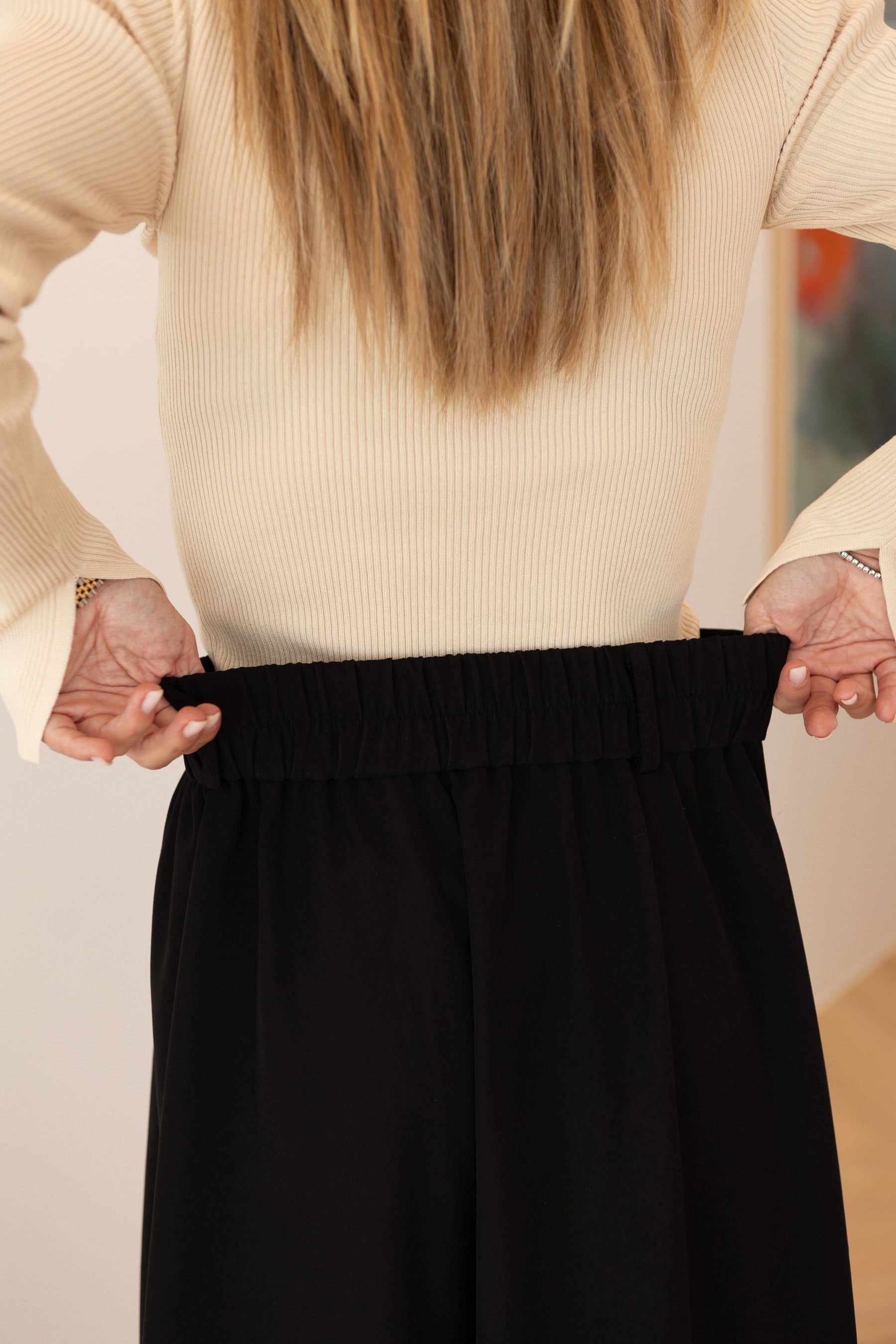 Valentin Studio - Pleated Skirt - Black | Høj talje